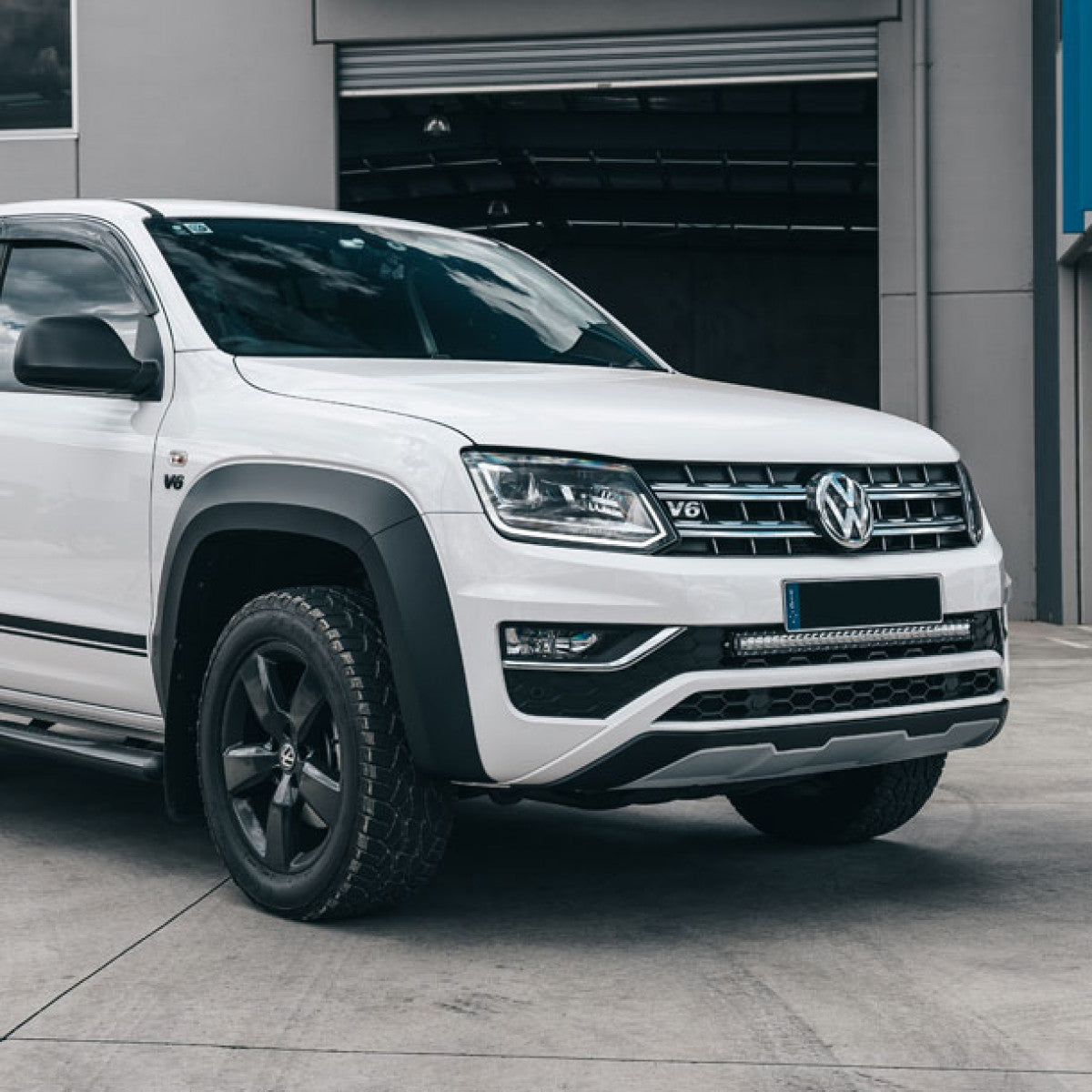 STEDI 2011+ VW Amarok 31.5-inch ST3K Slim LED Lightbar Bundle